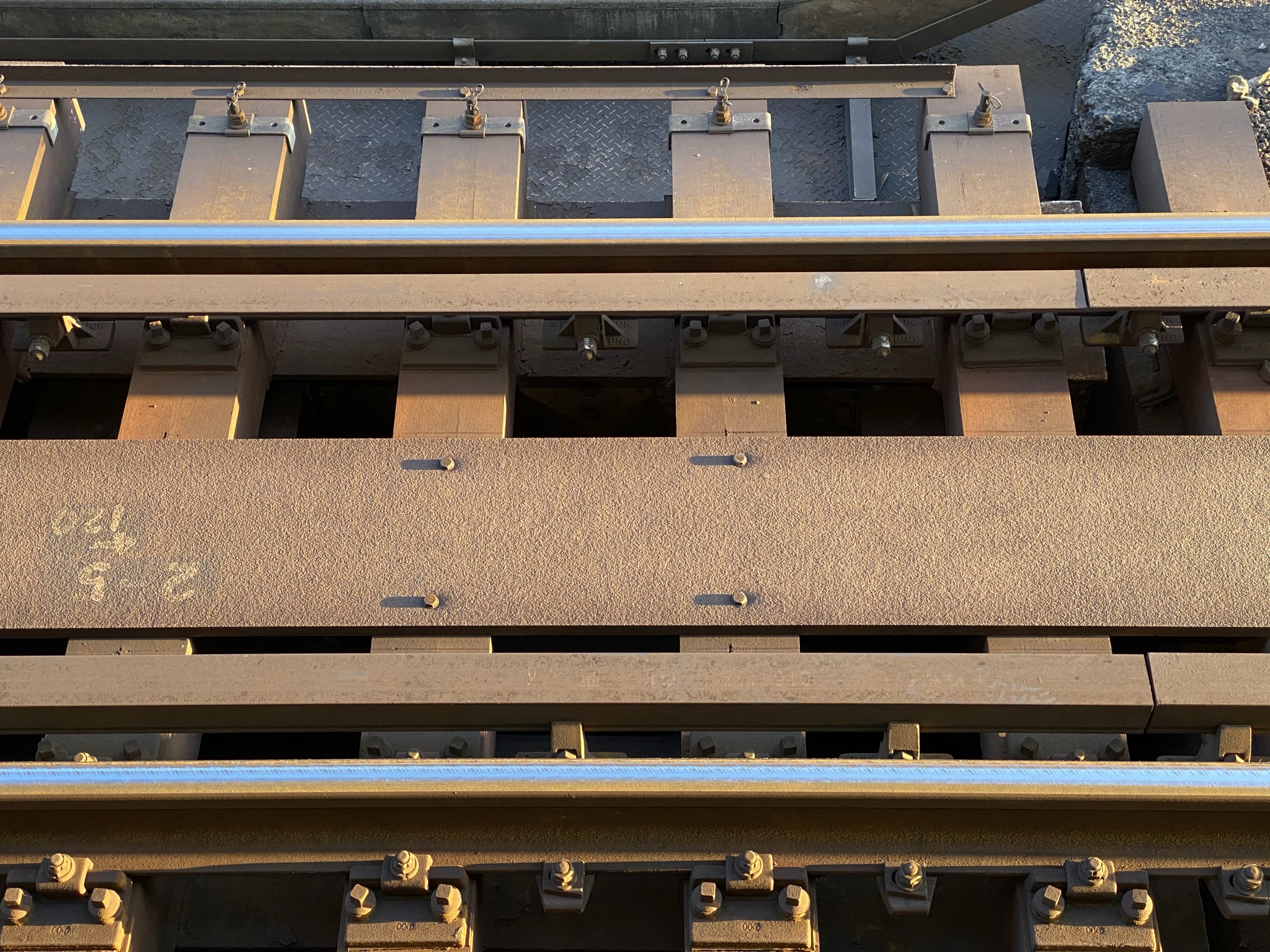 Bridgesleeper & Walkway, JR East, Tokyo (Japan) - Sekisui Railway ...